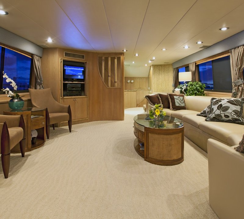 LADY LILA Yacht Charter Details, Hatteras | CHARTERWORLD Luxury Superyachts